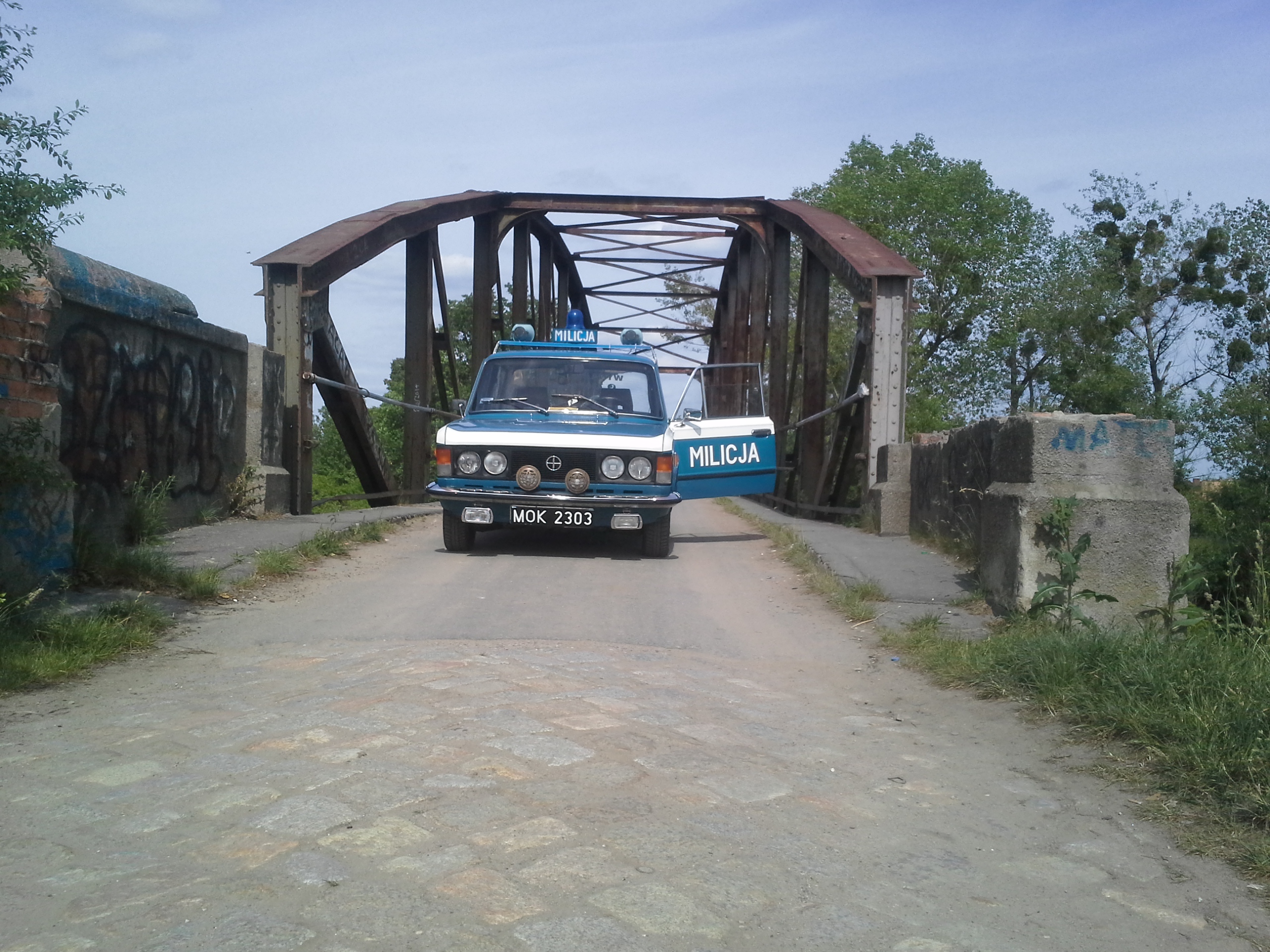 Wynajem Fiata 125p Milicja samochód na ślub panieńskie - Zaproszenia ...